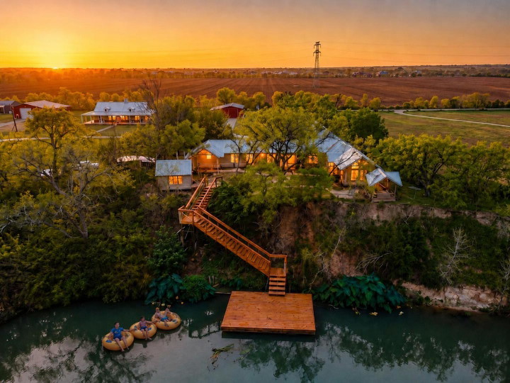 Riverfront Estate - Pool, Hot Tub - Sleeps 24 - San Marcos, TX