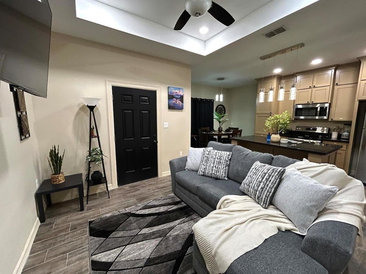 Quiet 2br Retreat , Fenced Yard , Modern Duplex - Harlingen, TX