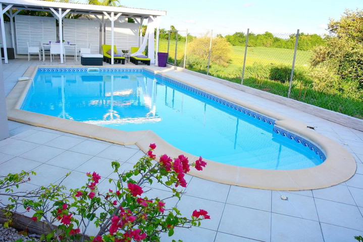 Villa Améthyste Avec Grande Piscine Privée, Jardin Clos, Parking Privé - Martinique