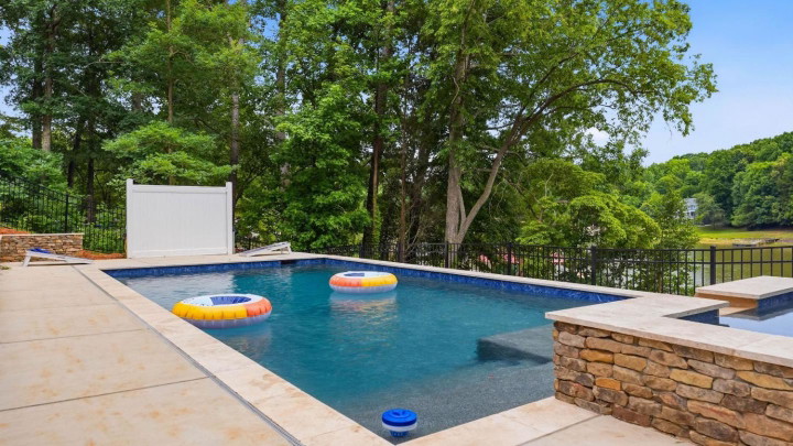 Poolside Paradise By Avantstay - Lake Norman, NC