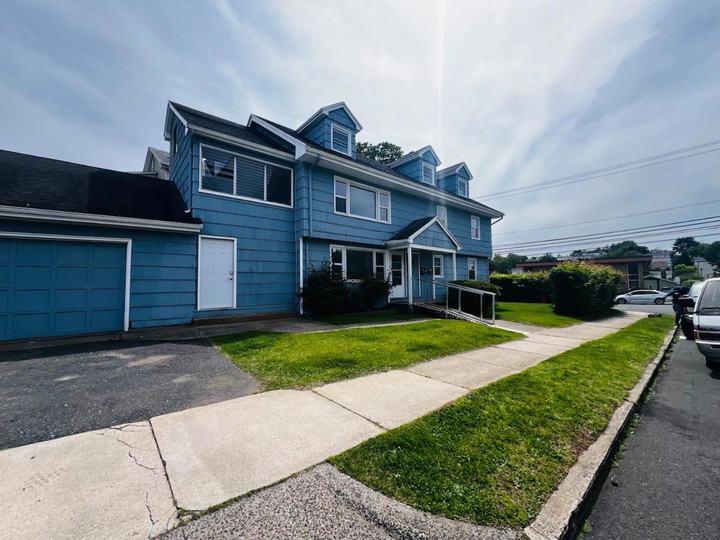 Spacious 5-bedroom Family Home - Farmington, CT