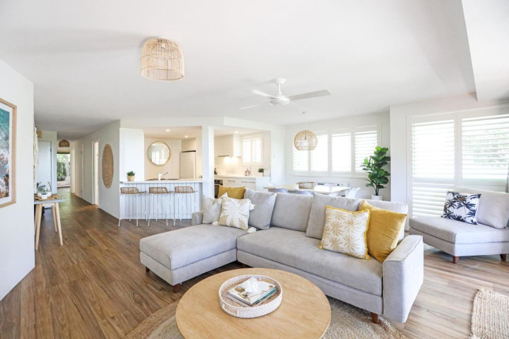 New Karinya At Surfside Located Opposite The Beach - Byron Bay