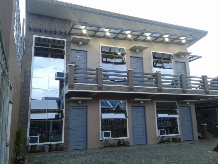 Brown Epitome Lodge - Baler