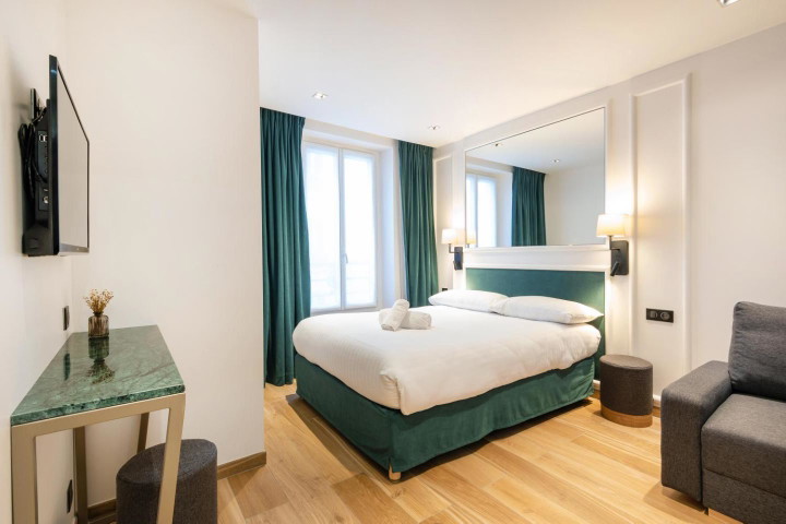 Hotel Au Coeur De Republique - Le Bourget