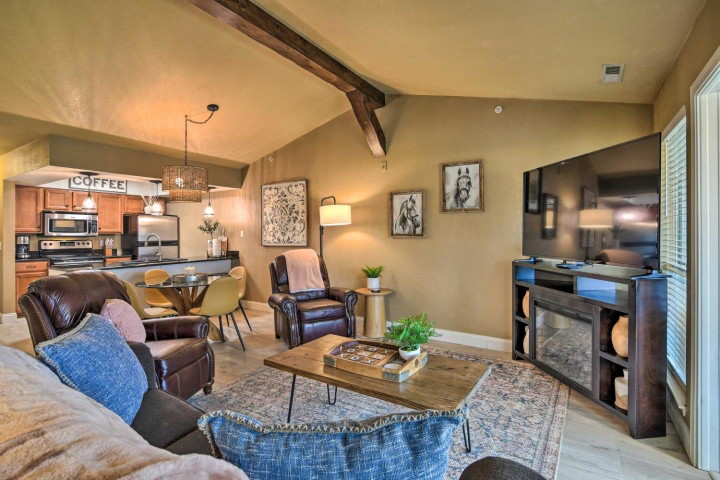 Branson Condo W/ Pool & Golf Course Views! - Branson, MO
