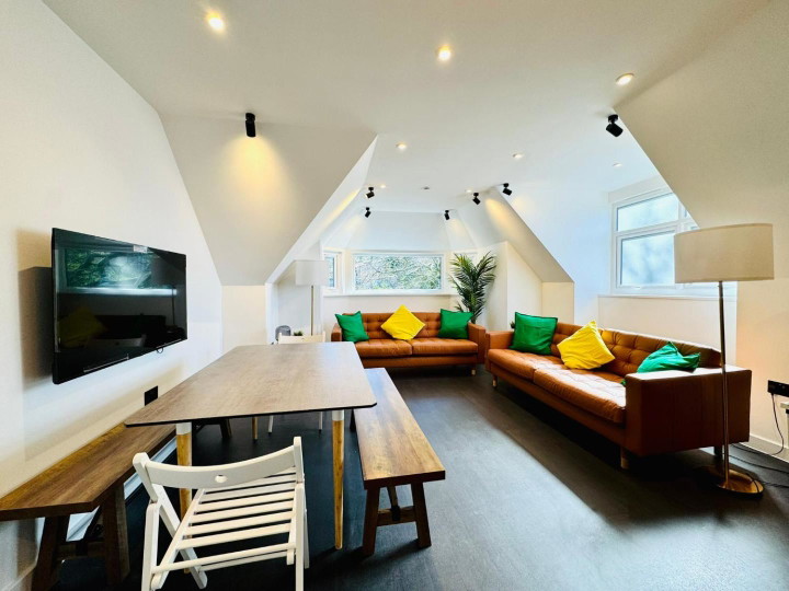 Big Penthouse - 3-bedroom - 2-bathroom - Sleeps 8 - 伯恩茅斯