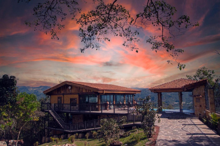 Hotel Pico Colorado - Costa Rica