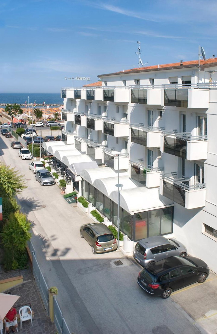 Hotel Ciondolo D'oro Parcheggio Gratis - A 5 Min Da Rimini Fiera - Bellaria-Igea Marina