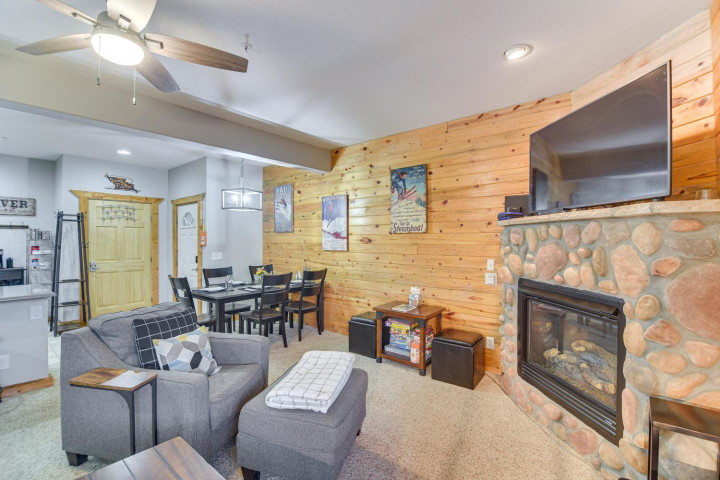 Patio & Mountain Views: Central Grand Lake Condo! - Grand Lake, CO