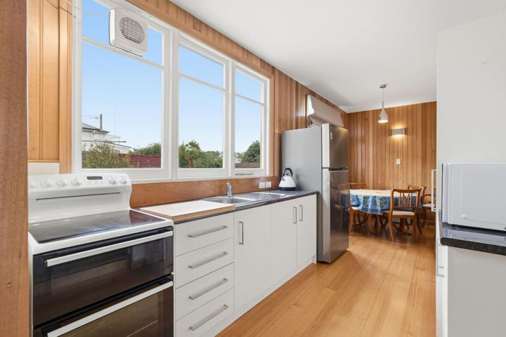 Charming Sandy Bay Cottage - Hobart