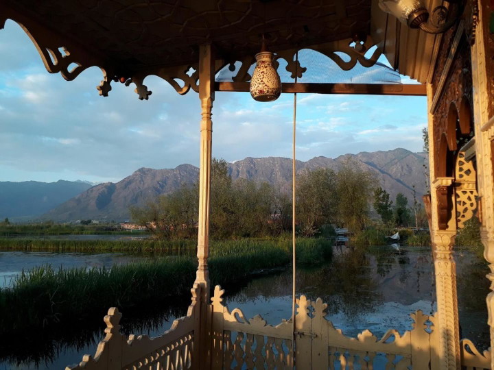 Houseboat Stay - Srinagar