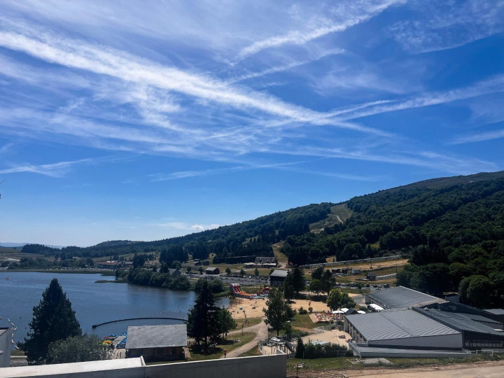 Superbe T2 Cabine Avec Terrasse Et Parking à Super Besse - France