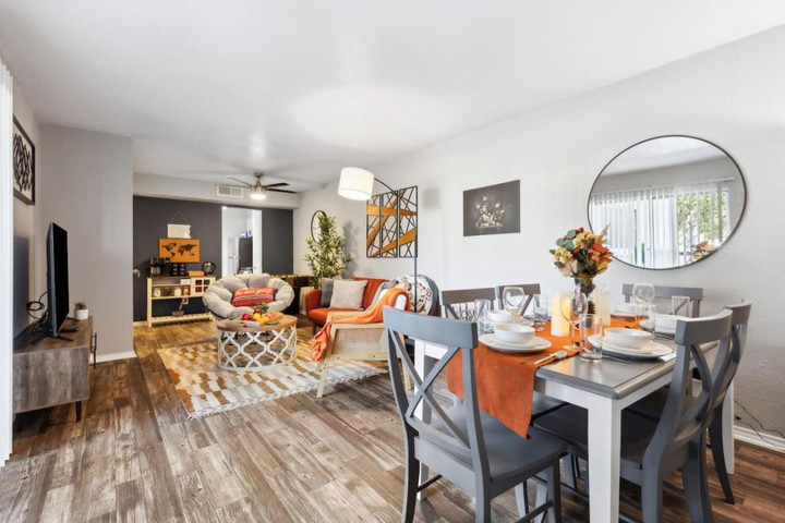At And T Is Steps Away 2bd Unit - Bedford, TX