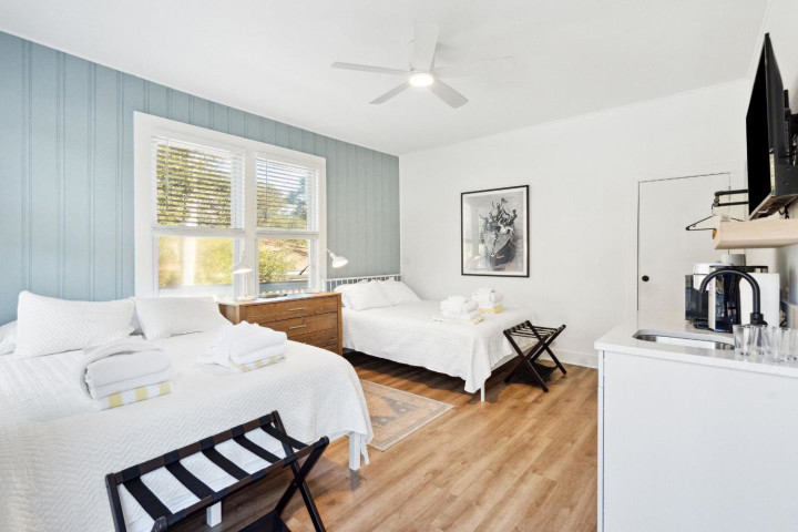 Folliday Inn - The Dolphin - Room 36 - Folly Beach, SC