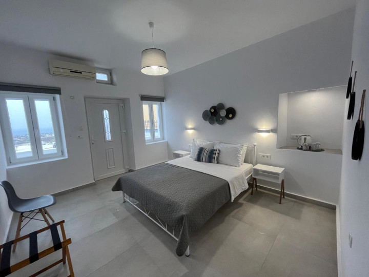 Firaxenia Rooms - Santorini