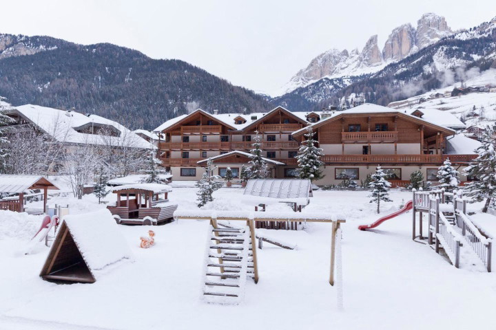 Hotel Sella Ronda Serenella - A 50 Mt Dalle Piste Da Sci - 卡納澤伊