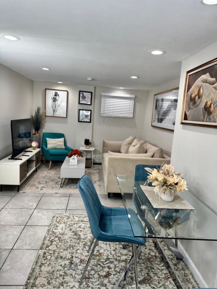 Julie's Cozy 2 Bedroom Basement Apartment - Garden City, NY