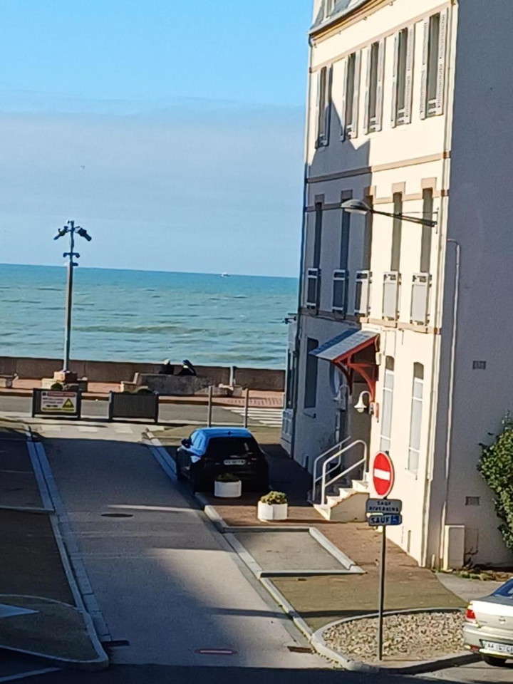 Appartement Avec Balcon Au 1er éTage Vue Latérale Mer à 50 Mètres De La Plage à Mers Les Bains. - Ault