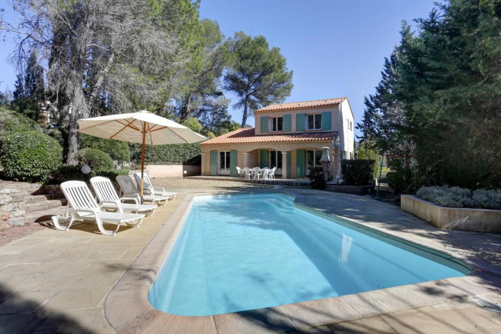 Villa 8 Pers, Climatisée, Piscine Chauffée, Un Havre De Paix Sous Les Pins Parasols - Département Var