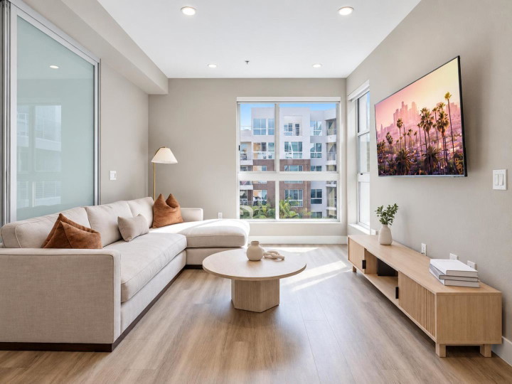 Stylish Hollywood Stay With Balcony, Gym & Laundry - West Hollywood, CA