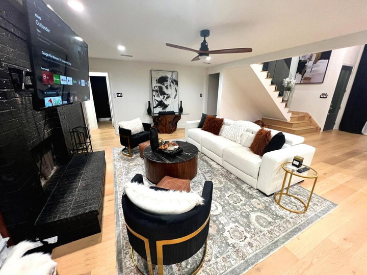 Luxury Home W Pool, Open Kitchen, Poker Room & More - Dallas, TX