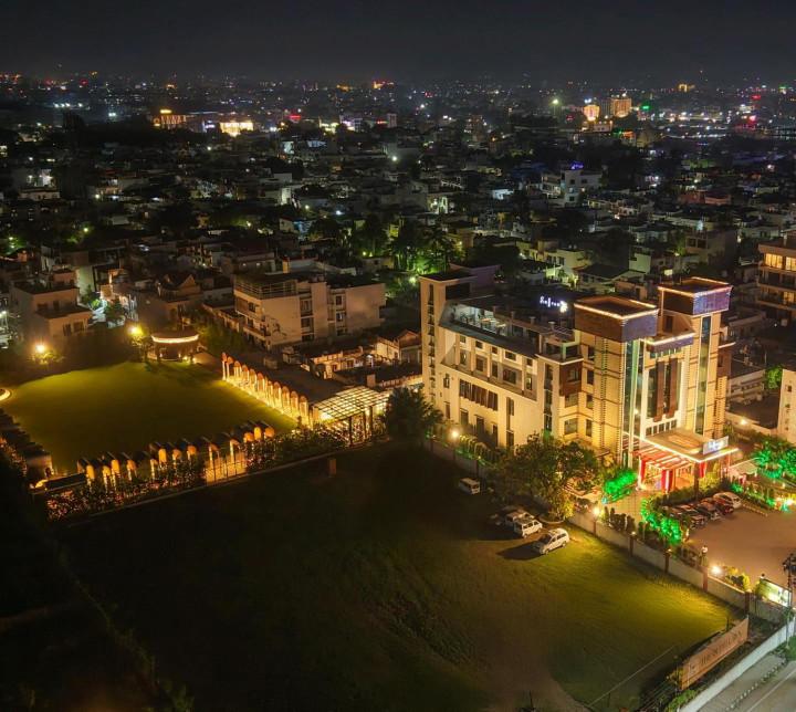 Hotel Saffron Leaf - Dehradun