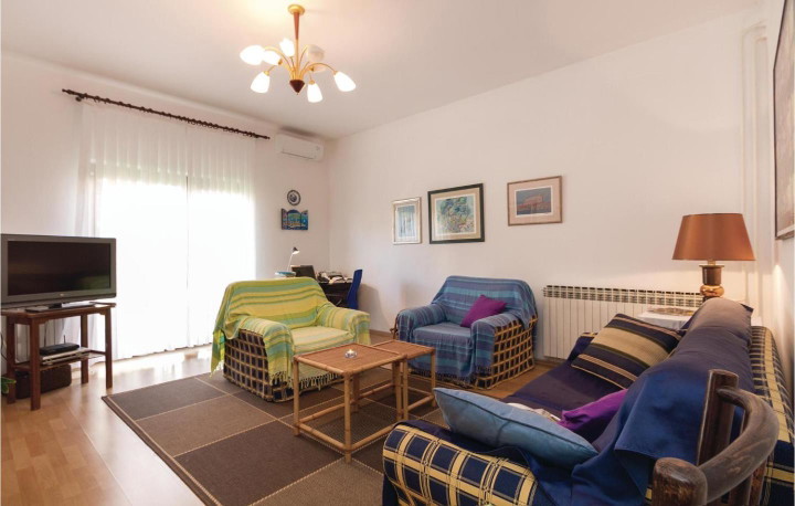 2 Bedroom Cozy Apartment In Rovinj - Rovinj