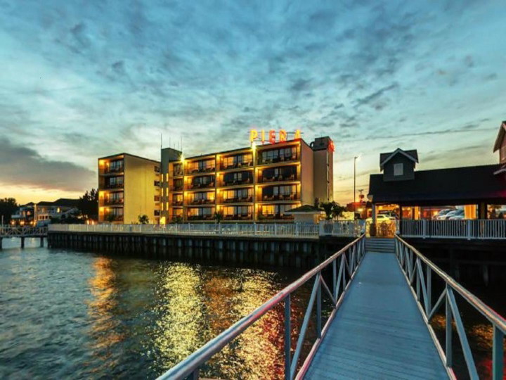 Pier 4 Hotel - Sea Isle City, NJ