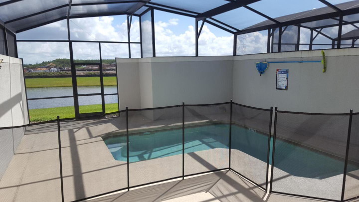 4 Bedroom Private Lakefront Town Home At Storey Lake Near Disney World Parks - Orlando, FL