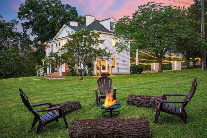 Colonial Manor - Columbia, TN