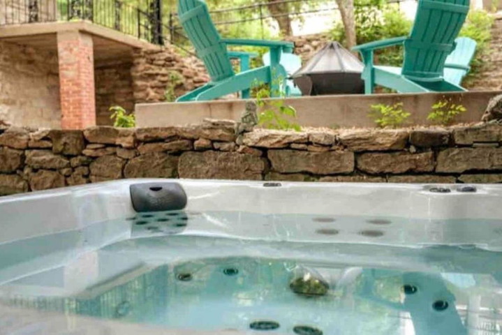 151 Spring Downtown Eureka Springs Suite A - Eureka Springs, AR