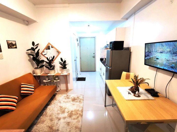 Modern 1br With Balcony And 100mbps Wifi - Quezon City