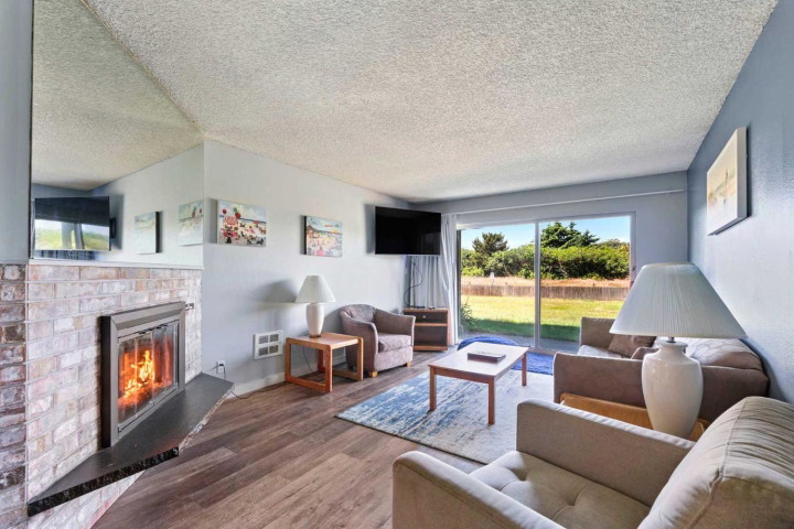 Pet Friendly Suite With Patio - Pool And Hot Tub - Ocean Shores, WA
