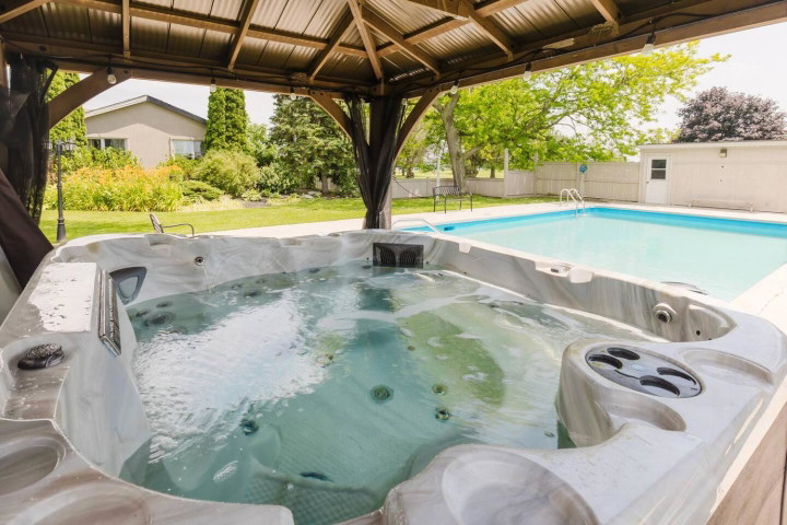 Private Riverfront Estate Pool • Hot Tub • Bbq - Niagara Falls, NY