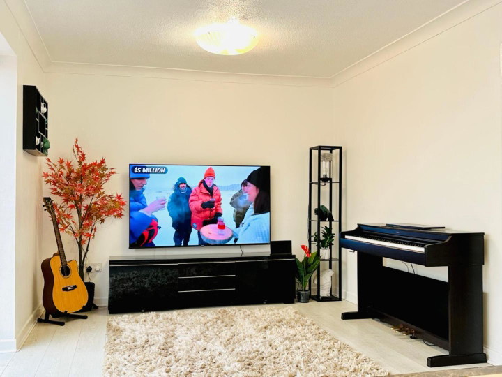 Spacious 5 Bedroom Family House Sleeps 13 Free Parking 5 Min Driving To Bicester Village - Bicester