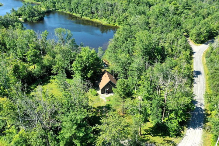 Little Longbow Lakefront Chalet - Monterey, MA