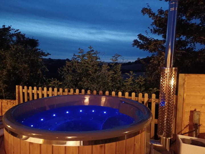 Norwell View Farm Glamping With Hot Tubs - Wiltshire