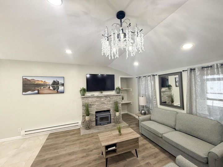 Lux Lake Neepaulin Frontage & Panoramic Views Home - New Jersey