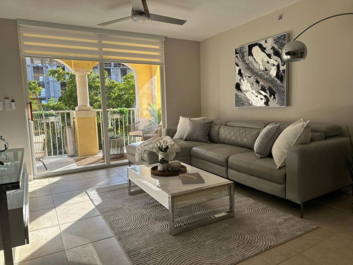 Urban Luxe Aventura 22 Retreat - Miramar, FL