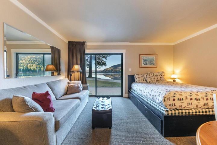 Quaint Studio W/lake View #146 At Donner Lake Village - Truckee, CA