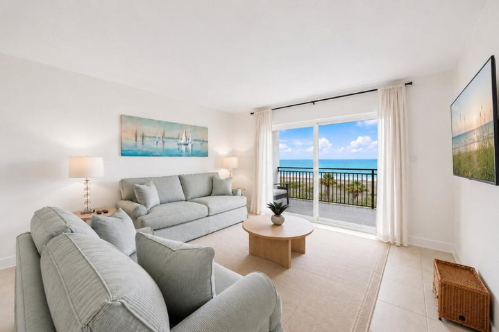 New Oceanfront Cocoa Beach 2br 2ba Balcony Pool - Cocoa Beach, FL