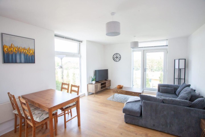 Stylish Newly Decorated 2 Bed - Paisley