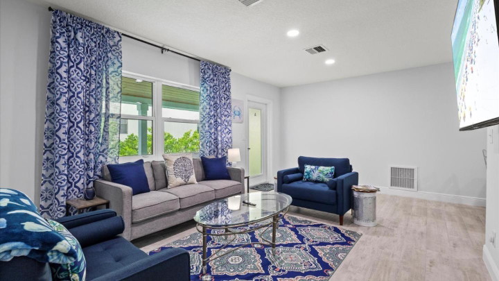 Beautifully Renovated Villa Across The Street From The Ocean - Fort Pierce, FL