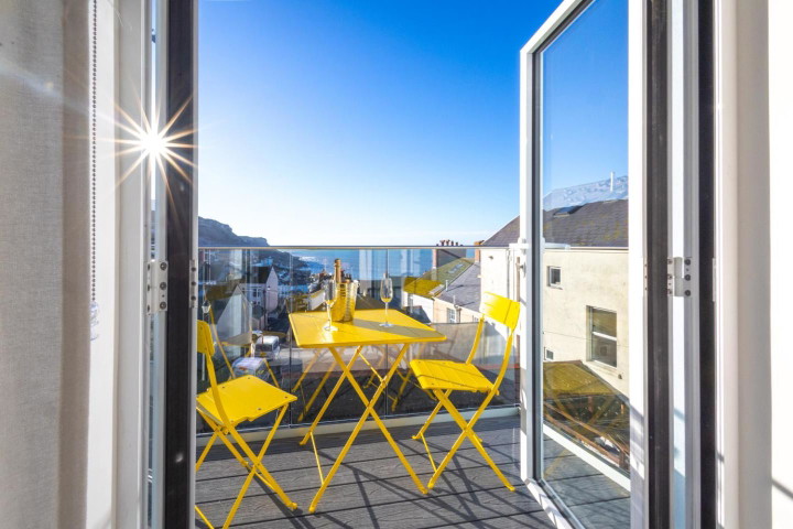 Bright & Beautiful 4 Bedroom House With Sea Views - Dorset