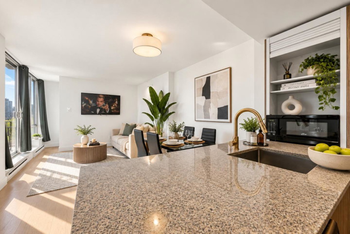 Chic 2br Steps From Yaletown - British Columbia