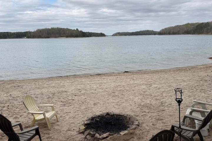 Private Dock! Luxury Beachfront Lake Lanier Escape - 比福德