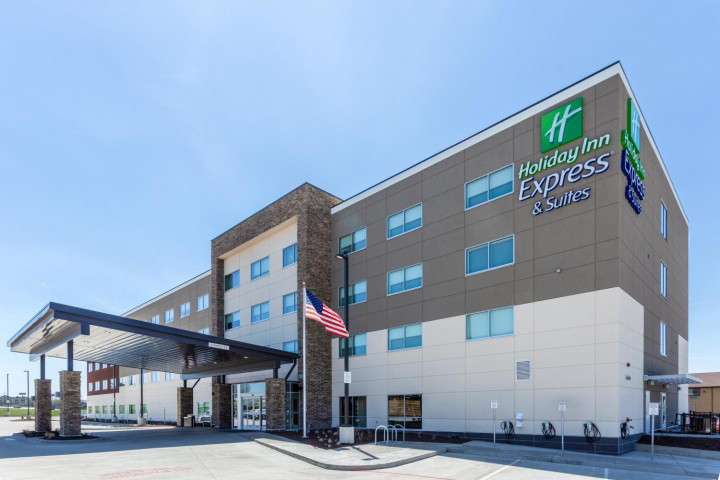 Holiday Inn Express & Suites - Springfield North By Ihg - Springfield, MO