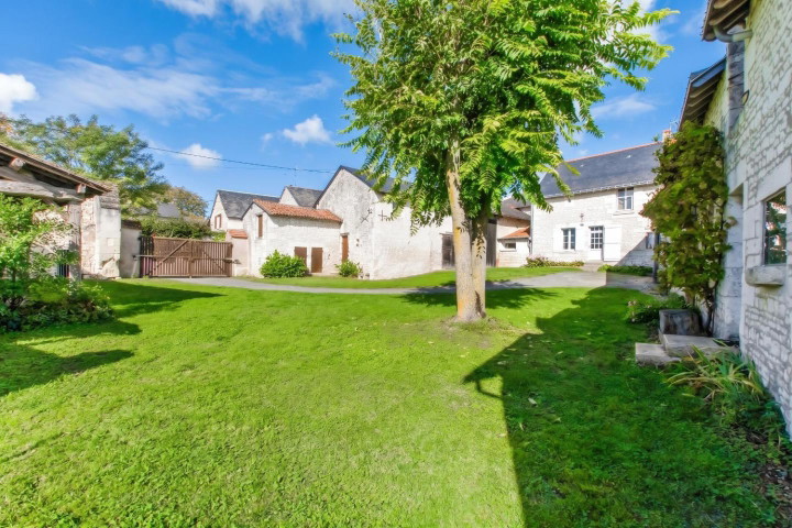 Maison Spacieuse à Assay Avec Jardin Et Cheminée - Chinon