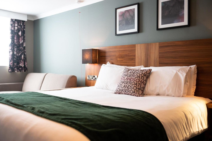The Oatlands Chaser By Innkeeper's Collection - Surbiton