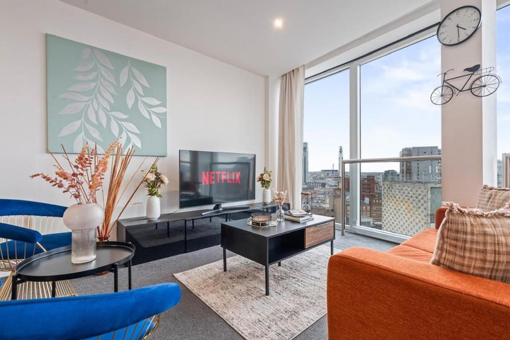 High-rise Luxury 2-beds And 2-baths - Central - Relocation, And Family Friendly - Speedy Wi-fi - Solihull